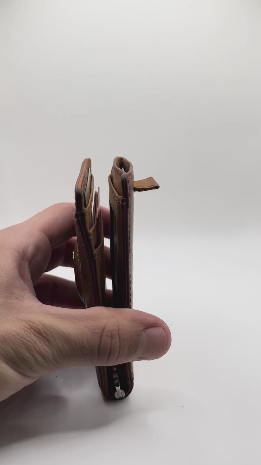 Bifold AirTag wallet – Secure Real Leather Design – Maven Wallets